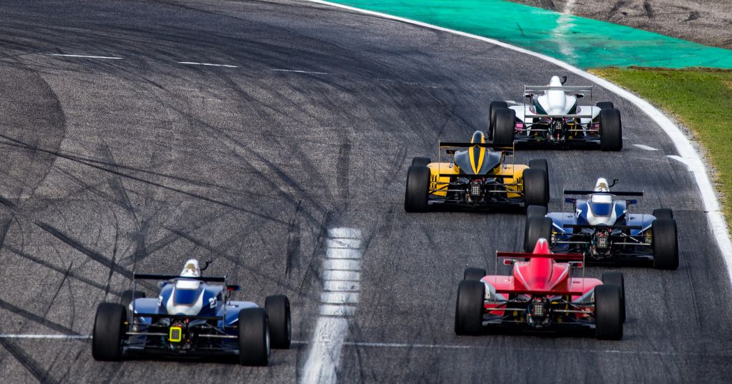 The Intersection of Poker Strategy and Formula 1 Racing: A Winning ...